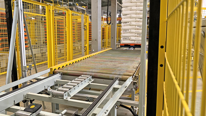 Decentralized UHF RFID Solution - TURCK – Your Global Automation Partner