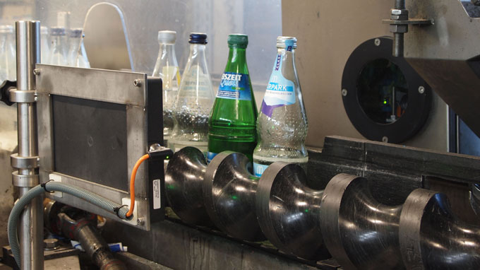 Bottle Detection with Camera - TURCK – Your Global Automation Partner